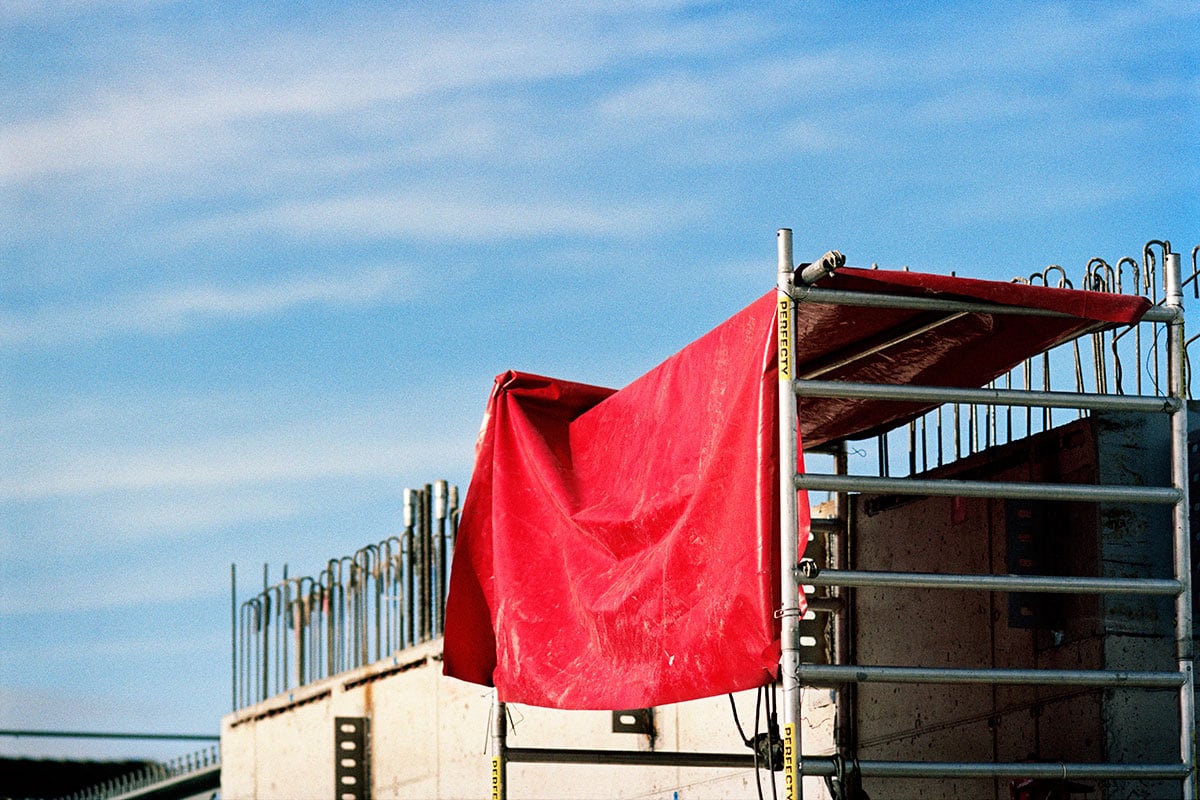 Series: Das rote Tuch by Christian Scholz | Swiss Re Art