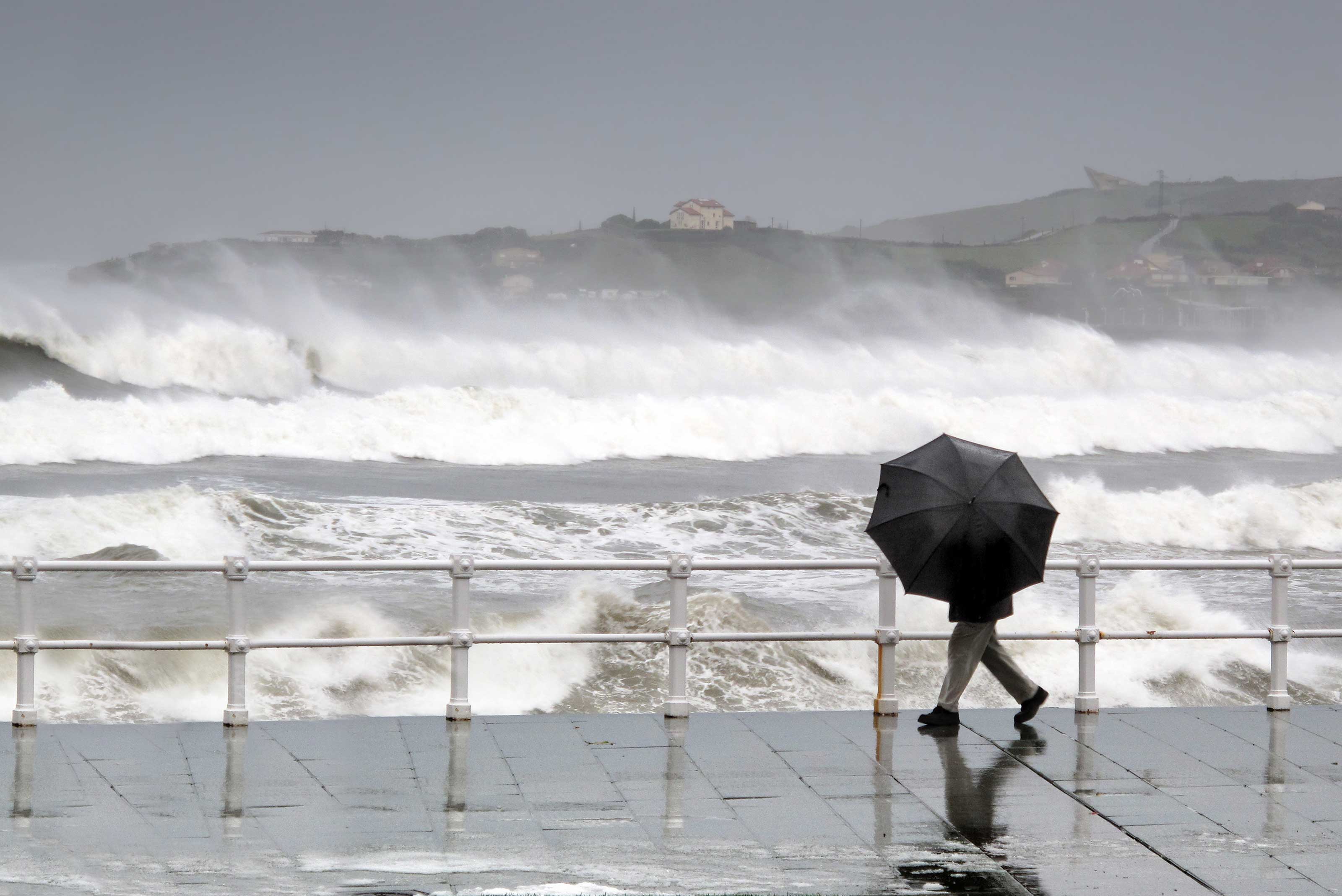 Weathering the storm – crisis lessons for climate resilience | Swiss Re