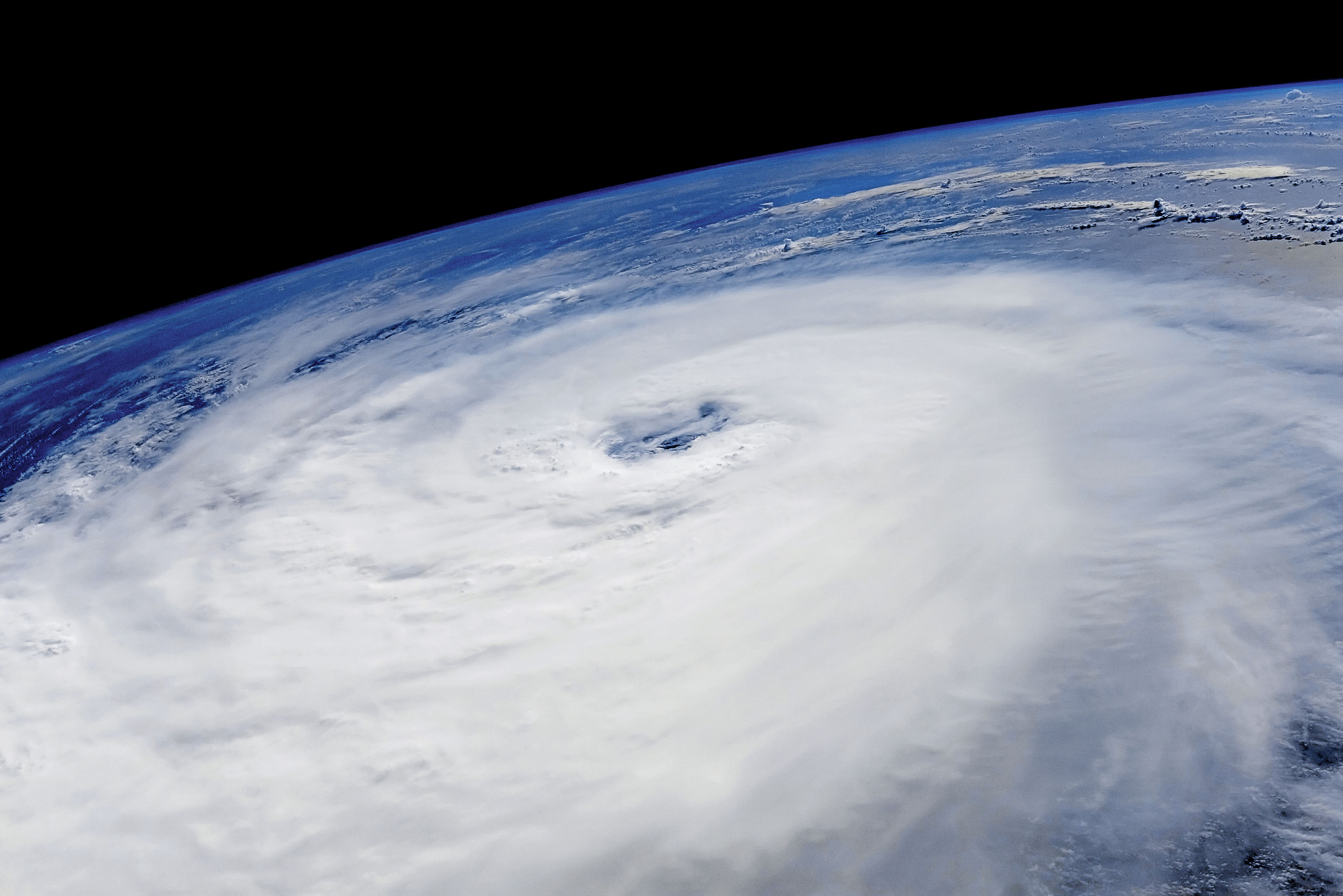 Tropical cyclones: Natural catastrophes in focus | Swiss Re